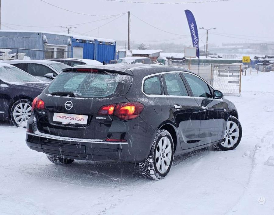 Black Opel Astra 2012 in Vilnius, with an engine capacity of 1.69 L and mileage of 282 thousand km for 4450 €, photo 3 on AUTOMOTO.COM.LV