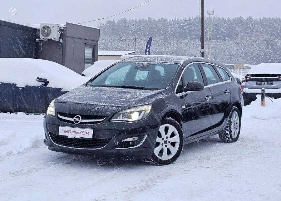 Black Opel Astra 2012 in Vilnius, with an engine capacity of 1.69 L and mileage of 282 thousand km for 4450 €, photo 4 on AUTOMOTO.COM.LV