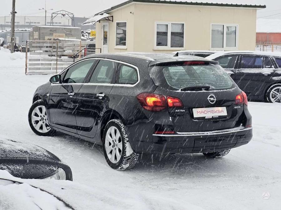 Black Opel Astra 2012 in Vilnius, with an engine capacity of 1.69 L and mileage of 282 thousand km for 4450 €, photo 6 on AUTOMOTO.COM.LV