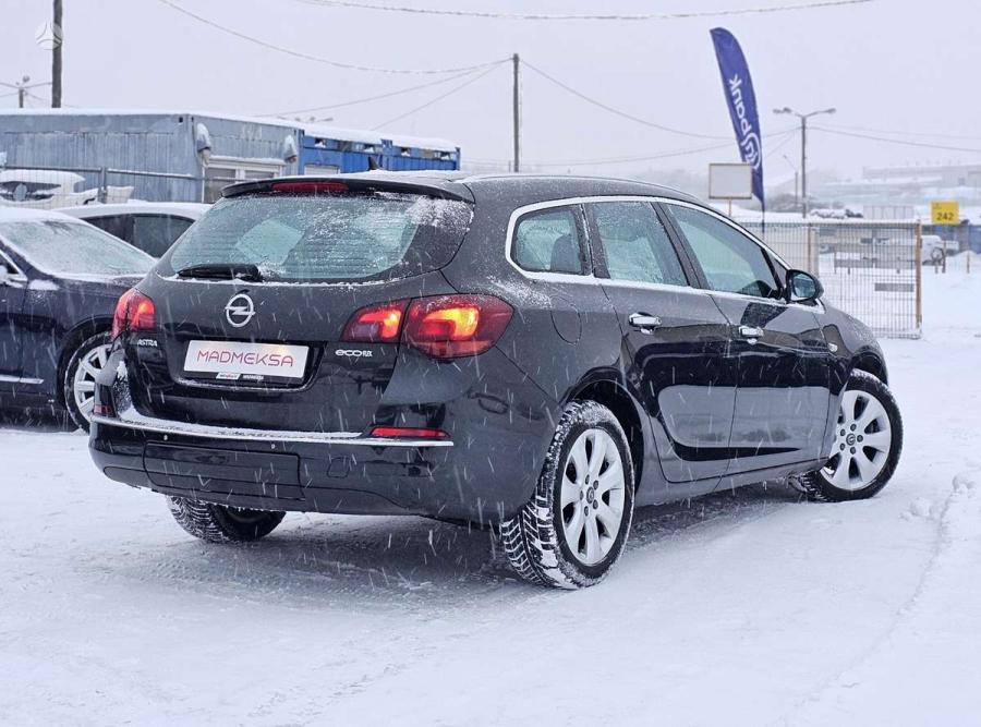 Black Opel Astra 2012 in Vilnius, with an engine capacity of 1.69 L and mileage of 282 thousand km for 4450 €, photo 7 on AUTOMOTO.COM.LV