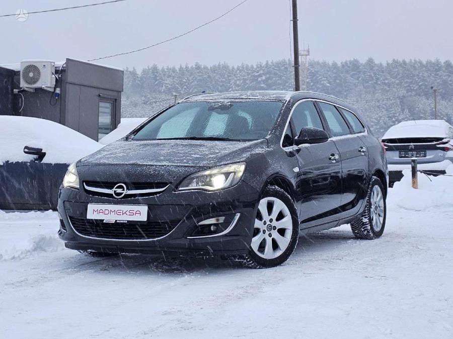 Black Opel Astra 2012 in Vilnius, with an engine capacity of 1.69 L and mileage of 282 thousand km for 4450 €, photo 8 on AUTOMOTO.COM.LV