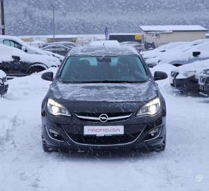 Black Opel Astra 2012 in Vilnius, with an engine capacity of 1.69 L and mileage of 282 thousand km for 4450 €, photo 9 on AUTOMOTO.COM.LV