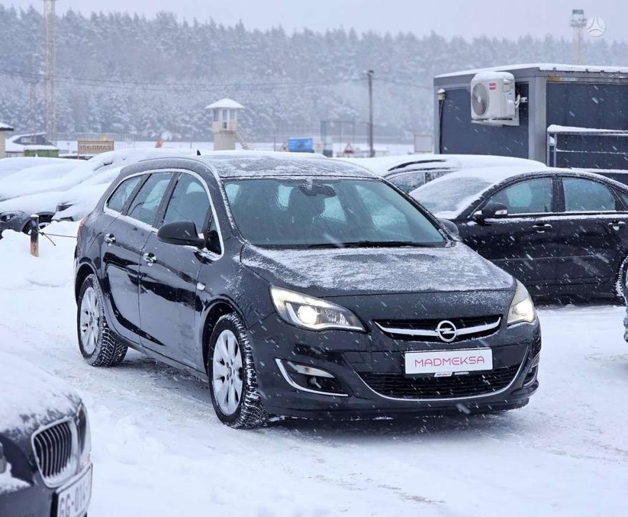Black Opel Astra 2012 in Vilnius, with an engine capacity of 1.69 L and mileage of 282 thousand km for 4450 €, photo 11 on AUTOMOTO.COM.LV