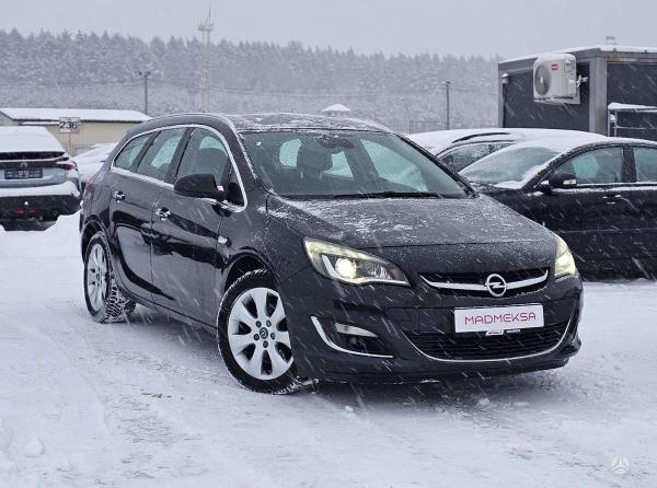 Black Opel Astra 2012 in Vilnius, with an engine capacity of 1.69 L and mileage of 282 thousand km for 4450 €, photo 5 on AUTOMOTO.COM.LV