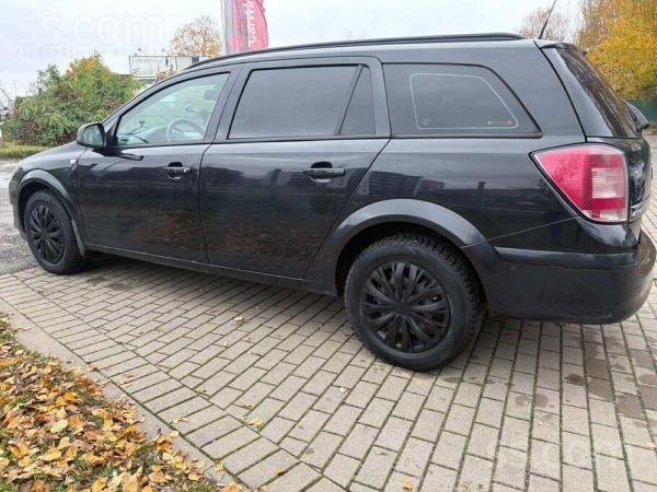 Black Opel Astra 2012 in Riga, with an engine capacity of 1.60 L and mileage of 272 thousand km for 2200 €, photo 3 on AUTOMOTO.COM.LV