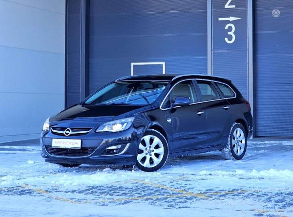 Black Opel Astra 2012 in Vilnius, with an engine capacity of 1.69 L and mileage of 282 thousand km for 4450 €, photo 4 on AUTOMOTO.COM.LV
