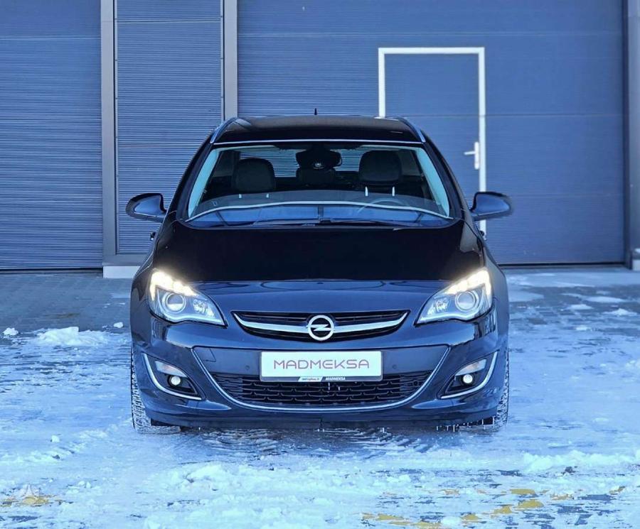 Black Opel Astra 2012 in Vilnius, with an engine capacity of 1.69 L and mileage of 282 thousand km for 4450 €, photo 9 on AUTOMOTO.COM.LV