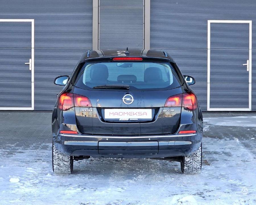 Black Opel Astra 2012 in Vilnius, with an engine capacity of 1.69 L and mileage of 282 thousand km for 4450 €, photo 10 on AUTOMOTO.COM.LV
