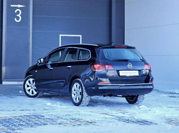 Melns Opel Astra 2012 Viļņa, ar dzinēja tilpumu 1.69 L un nobraukumu 282 tūkst. km par 3950 €, foto 2 vietnē AUTOMOTO.COM.LV