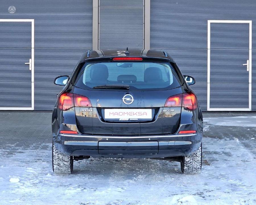 Black Opel Astra 2012 in Vilnius, with an engine capacity of 1.69 L and mileage of 282 thousand km for 3950 €, photo 10 on AUTOMOTO.COM.LV