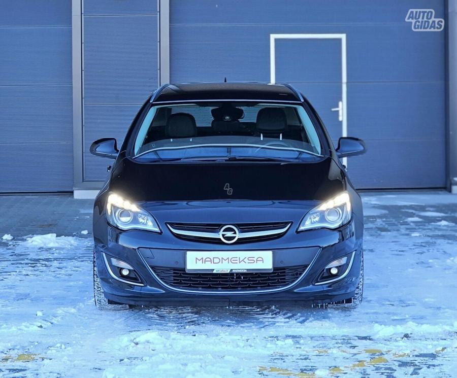 Black Opel Astra 2012 in Vilnius, with an engine capacity of 1.70 L and mileage of 282 thousand km for 3950 €, photo 6 on AUTOMOTO.COM.LV