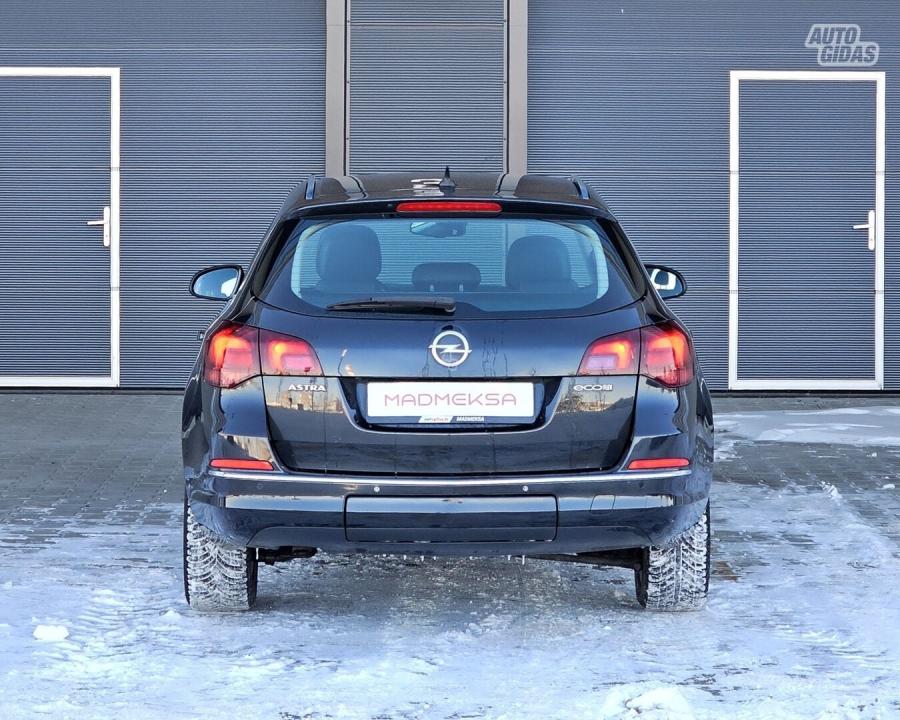 Black Opel Astra 2012 in Vilnius, with an engine capacity of 1.70 L and mileage of 282 thousand km for 3950 €, photo 7 on AUTOMOTO.COM.LV