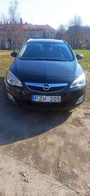 Black Opel Astra 2012 in Klaipeda, with an engine capacity of 1.40 L and mileage of 196 thousand km for 2950 €, photo 3 on AUTOMOTO.COM.LV