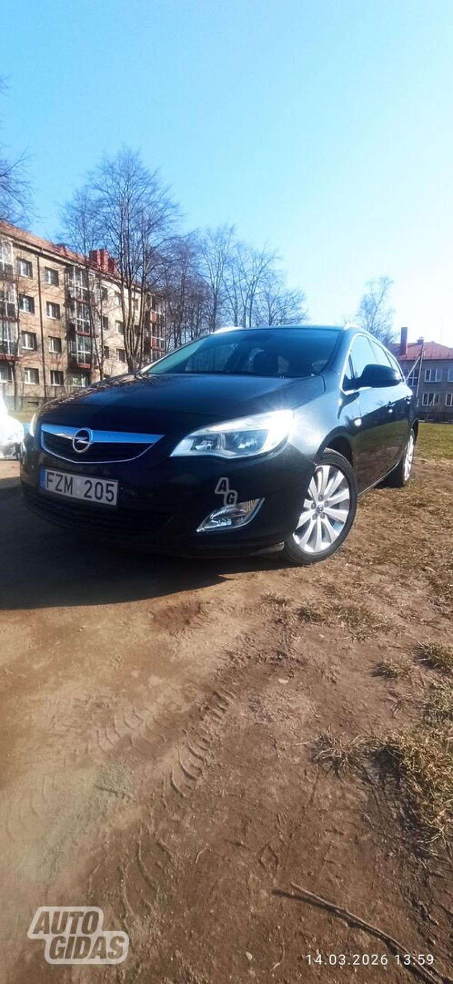 Black Opel Astra 2012 in Klaipeda, with an engine capacity of 1.40 L and mileage of 196 thousand km for 2950 €, photo 7 on AUTOMOTO.COM.LV