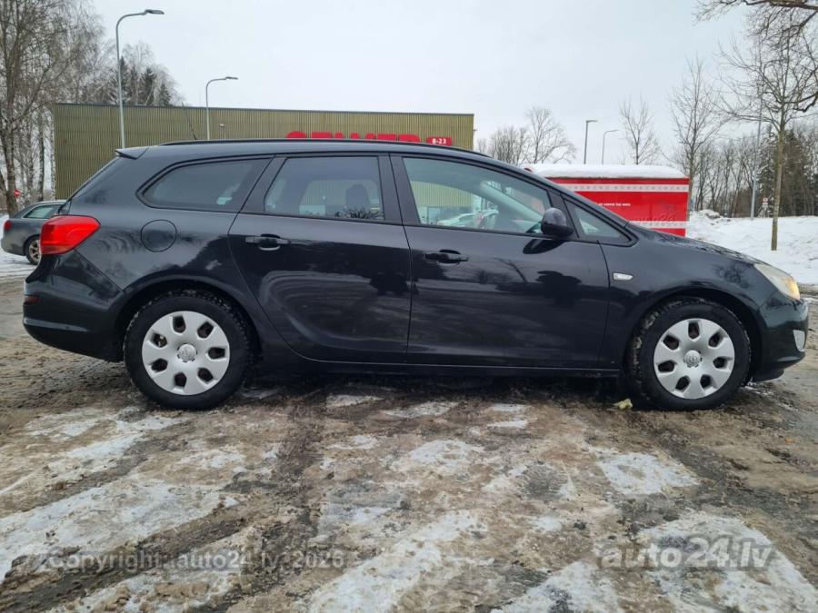 Black Opel Astra 2012 in Tallinn, with an engine capacity of 1.60 L and mileage of 347 thousand km for 2599 €, photo 2 on AUTOMOTO.COM.LV