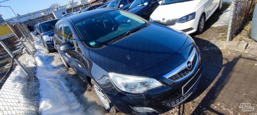 Black Opel Astra 2012 in Kaunas, with an engine capacity of 1.70 L and mileage of 264 thousand km for 3200 €, photo 2 on AUTOMOTO.COM.LV