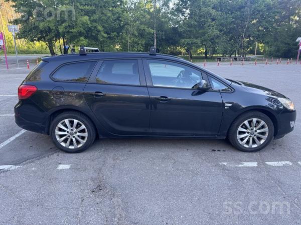 Melns Opel Astra 2012 Rīga, ar dzinēja tilpumu 1.70 L un nobraukumu 317 tūkst. km par 3300 €, foto 1 vietnē AUTOMOTO.COM.LV