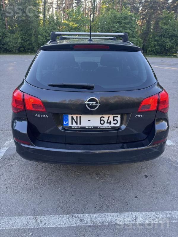 Melns Opel Astra 2012 Rīga, ar dzinēja tilpumu 1.70 L un nobraukumu 317 tūkst. km par 3300 €, foto 2 vietnē AUTOMOTO.COM.LV