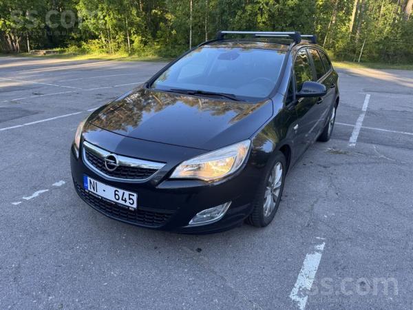 Melns Opel Astra 2012 Rīga, ar dzinēja tilpumu 1.70 L un nobraukumu 317 tūkst. km par 3300 €, foto 3 vietnē AUTOMOTO.COM.LV
