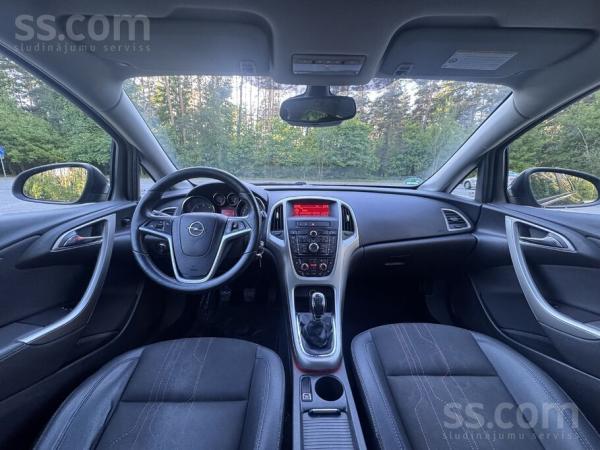 Melns Opel Astra 2012 Rīga, ar dzinēja tilpumu 1.70 L un nobraukumu 317 tūkst. km par 3300 €, foto 5 vietnē AUTOMOTO.COM.LV