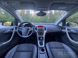Black Opel Astra 2012 in Riga, with an engine capacity of 1.70 L and mileage of 317 thousand km for 3300 €, photo 6 on AUTOMOTO.COM.LV