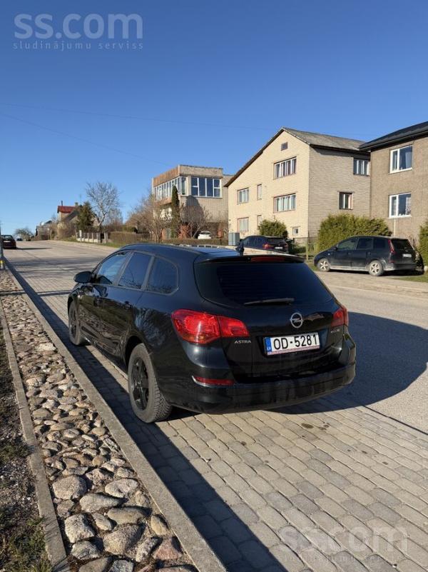 Melns Opel Astra 2012 Talsi, ar dzinēja tilpumu 1.70 L un nobraukumu 396 tūkst. km par 2100 €, foto 3 vietnē AUTOMOTO.COM.LV