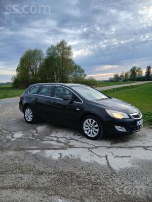 Black Opel Astra 2012 in Bauska, with an engine capacity of 1.70 L and mileage of 311 thousand km for 2950 €, photo  on AUTOMOTO.COM.LV
