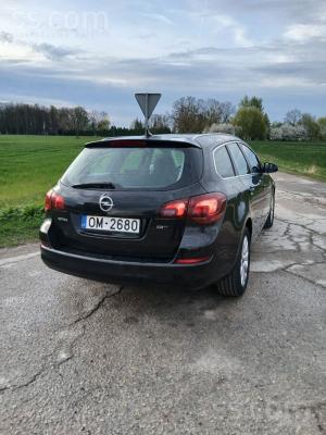 Black Opel Astra 2012 in Bauska, with an engine capacity of 1.70 L and mileage of 311 thousand km for 2950 €, photo 7 on AUTOMOTO.COM.LV