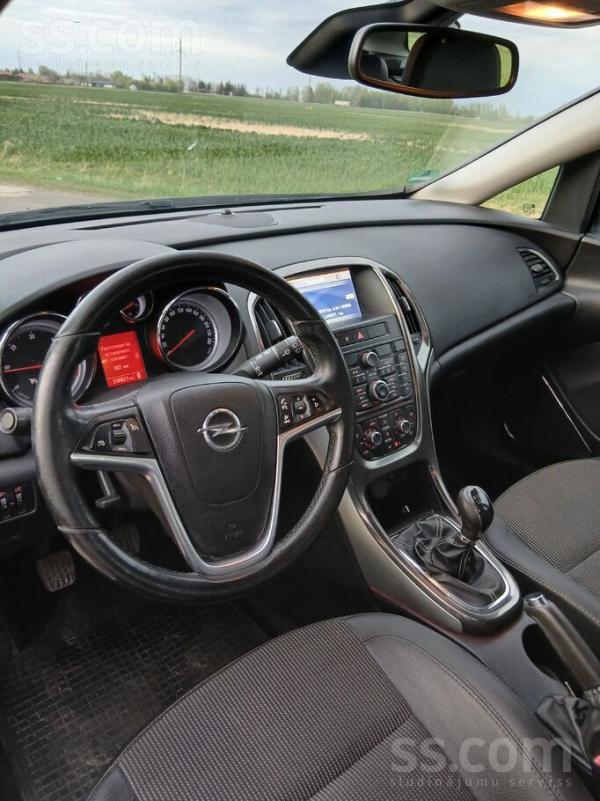 Black Opel Astra 2012 in Bauska, with an engine capacity of 1.70 L and mileage of 311 thousand km for 2950 €, photo 7 on AUTOMOTO.COM.LV