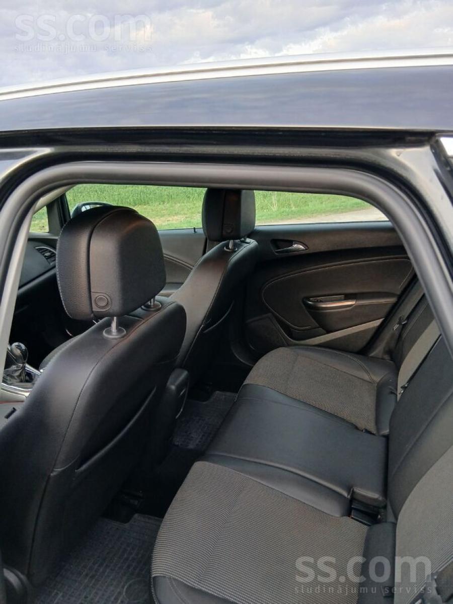 Black Opel Astra 2012 in Bauska, with an engine capacity of 1.70 L and mileage of 311 thousand km for 2950 €, photo 10 on AUTOMOTO.COM.LV