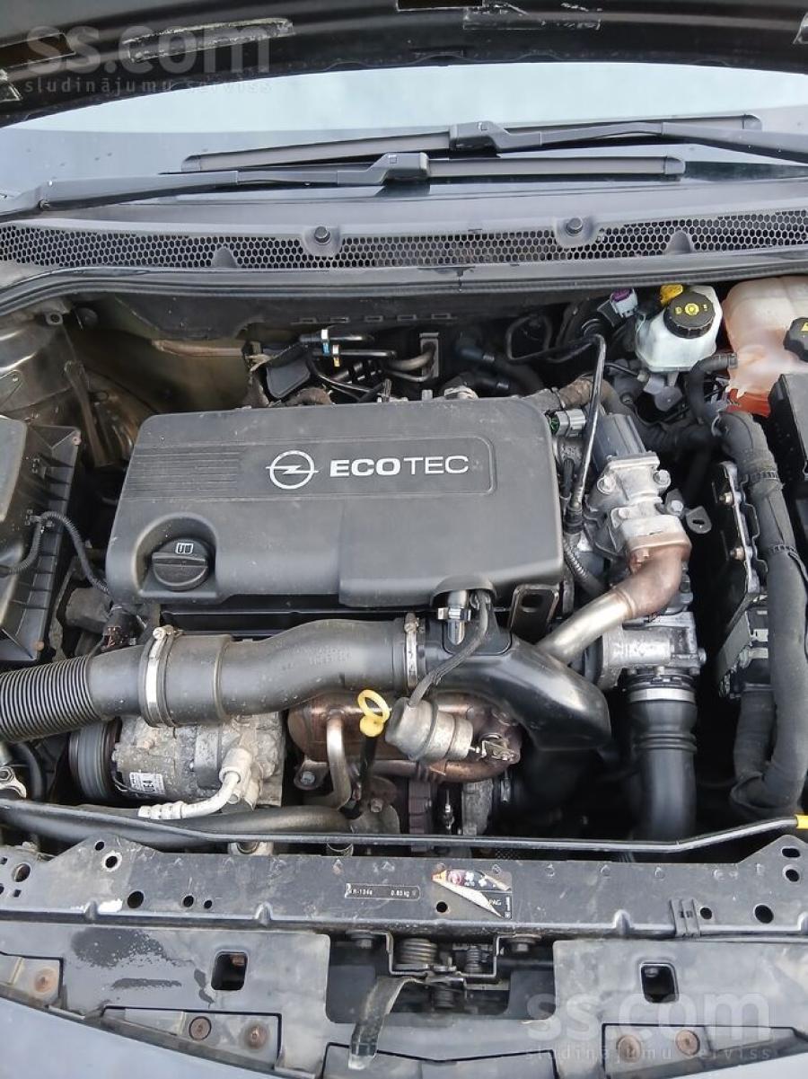 Black Opel Astra 2012 in Bauska, with an engine capacity of 1.70 L and mileage of 311 thousand km for 2950 €, photo 12 on AUTOMOTO.COM.LV