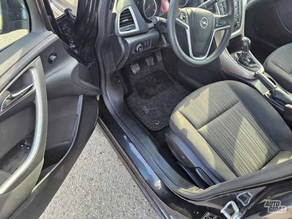 Melns Opel Astra 2012 Viļņa, ar dzinēja tilpumu 1.30 L un nobraukumu 205 tūkst. km par 2700 €, foto 9 vietnē AUTOMOTO.COM.LV