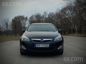 Black Opel Astra 2012 in Riga, with an engine capacity of 1.70 L and mileage of 211 thousand km for 4500 €, photo 5 on AUTOMOTO.COM.LV