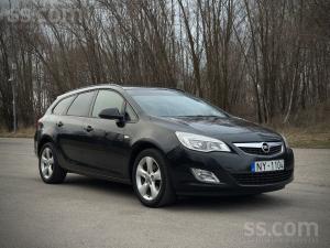 Black Opel Astra 2012 in Riga, with an engine capacity of 1.70 L and mileage of 211 thousand km for 4500 €, photo 6 on AUTOMOTO.COM.LV