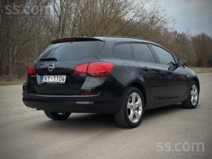 Black Opel Astra 2012 in Riga, with an engine capacity of 1.70 L and mileage of 211 thousand km for 4500 €, photo 7 on AUTOMOTO.COM.LV