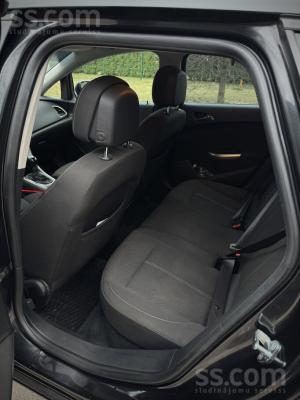 Black Opel Astra 2012 in Riga, with an engine capacity of 1.70 L and mileage of 211 thousand km for 4500 €, photo 10 on AUTOMOTO.COM.LV
