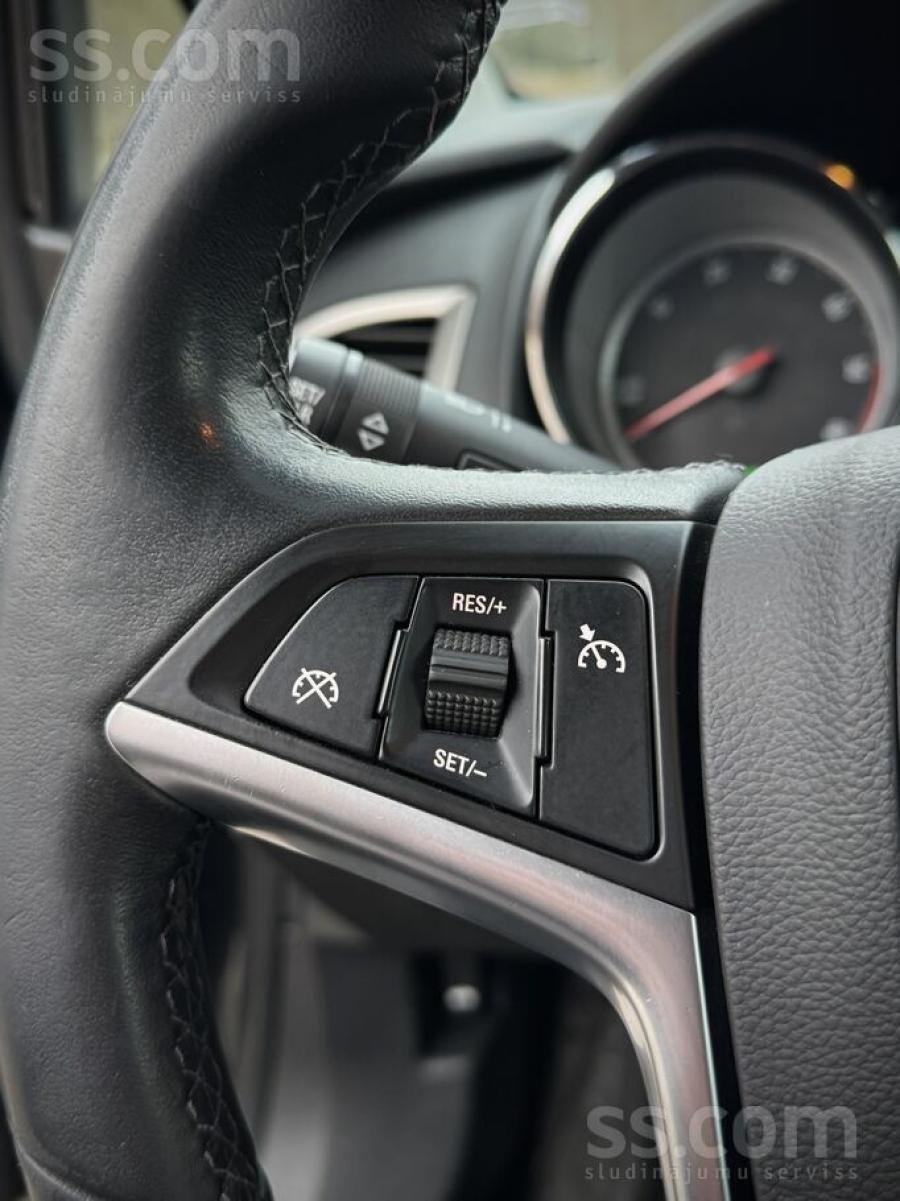 Black Opel Astra 2012 in Riga, with an engine capacity of 1.70 L and mileage of 211 thousand km for 4500 €, photo 16 on AUTOMOTO.COM.LV