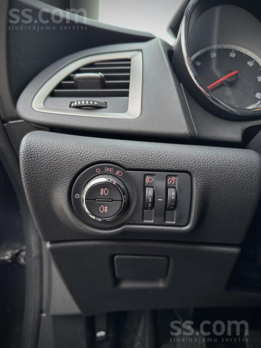 Black Opel Astra 2012 in Riga, with an engine capacity of 1.70 L and mileage of 211 thousand km for 4500 €, photo 18 on AUTOMOTO.COM.LV