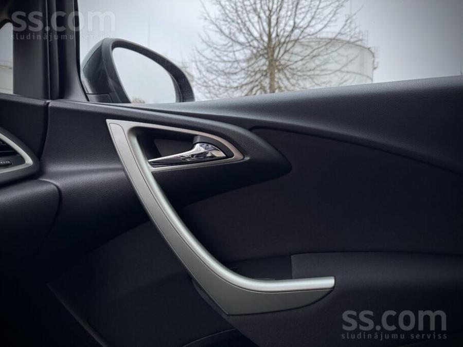 Black Opel Astra 2012 in Riga, with an engine capacity of 1.70 L and mileage of 211 thousand km for 4500 €, photo 20 on AUTOMOTO.COM.LV