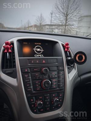 Black Opel Astra 2012 in Riga, with an engine capacity of 1.70 L and mileage of 211 thousand km for 4500 €, photo 21 on AUTOMOTO.COM.LV