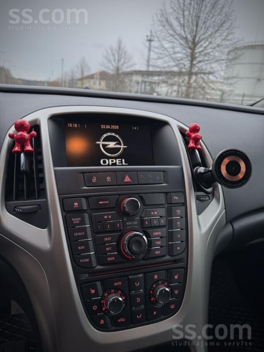 Black Opel Astra 2012 in Riga, with an engine capacity of 1.70 L and mileage of 211 thousand km for 4500 €, photo 21 on AUTOMOTO.COM.LV