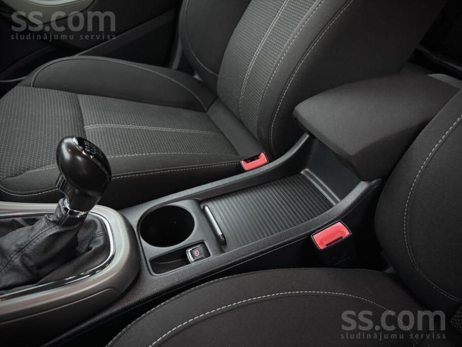 Black Opel Astra 2012 in Riga, with an engine capacity of 1.70 L and mileage of 211 thousand km for 4500 €, photo 24 on AUTOMOTO.COM.LV