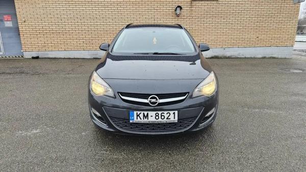 Black Opel Astra 2012 in Riga, with an engine capacity of 1.70 L and mileage of 294 thousand km for 2450 €, photo 2 on AUTOMOTO.COM.LV