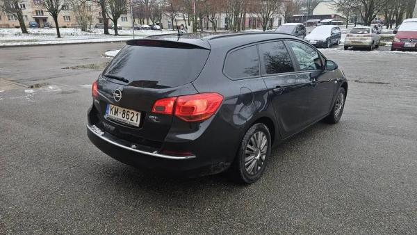 Black Opel Astra 2012 in Riga, with an engine capacity of 1.70 L and mileage of 294 thousand km for 2450 €, photo 5 on AUTOMOTO.COM.LV