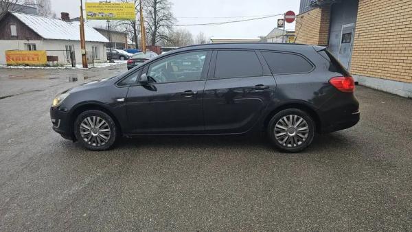 Black Opel Astra 2012 in Riga, with an engine capacity of 1.70 L and mileage of 294 thousand km for 2450 €, photo 8 on AUTOMOTO.COM.LV