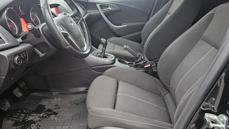 Melns Opel Astra 2012 Rīga, ar dzinēja tilpumu 1.70 L un nobraukumu 294 tūkst. km par 2450 €, foto 10 vietnē AUTOMOTO.COM.LV