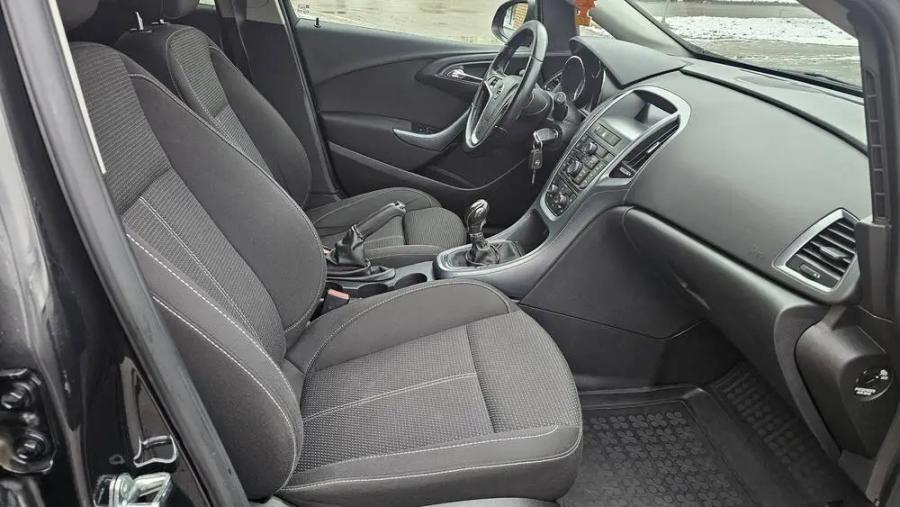 Melns Opel Astra 2012 Rīga, ar dzinēja tilpumu 1.70 L un nobraukumu 294 tūkst. km par 2450 €, foto 17 vietnē AUTOMOTO.COM.LV
