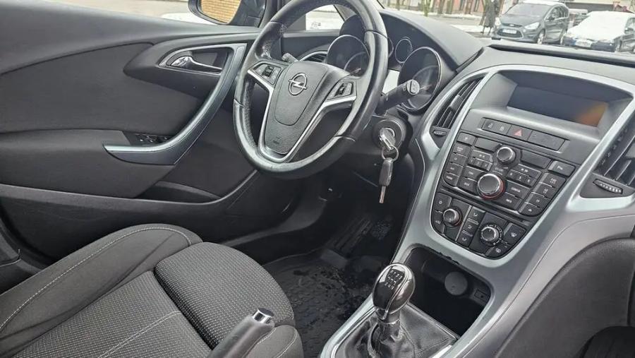 Melns Opel Astra 2012 Rīga, ar dzinēja tilpumu 1.70 L un nobraukumu 294 tūkst. km par 2450 €, foto 18 vietnē AUTOMOTO.COM.LV