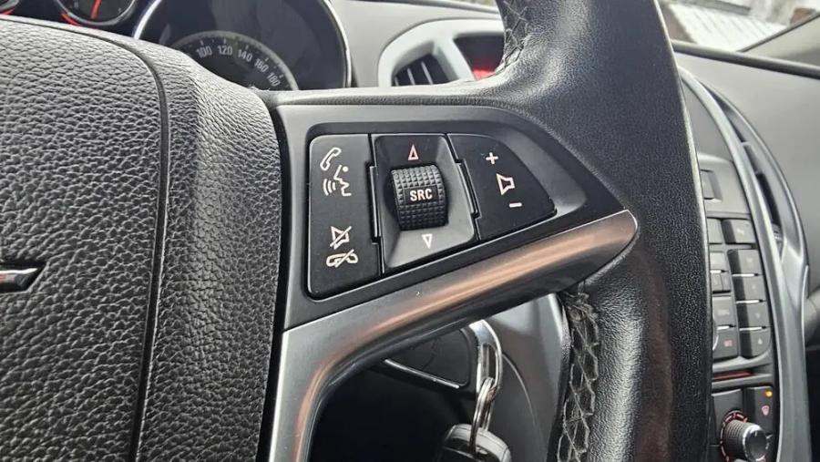 Melns Opel Astra 2012 Rīga, ar dzinēja tilpumu 1.70 L un nobraukumu 294 tūkst. km par 2450 €, foto 24 vietnē AUTOMOTO.COM.LV