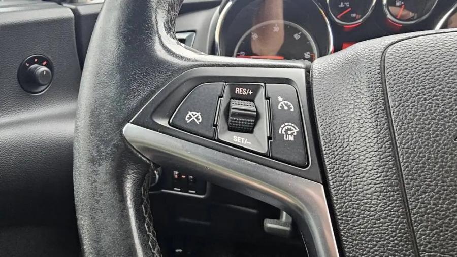 Melns Opel Astra 2012 Rīga, ar dzinēja tilpumu 1.70 L un nobraukumu 294 tūkst. km par 2450 €, foto 25 vietnē AUTOMOTO.COM.LV